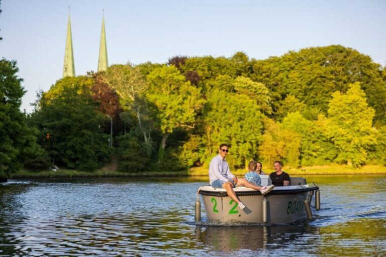 Lübeck: Electric Boat Rental - without driving licence - An authentic way to explore Lübecks waterways