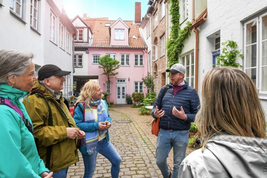 Lübeck: Entertaining Tour Through Hidden Courtyards - An Authentic Look at Lübeck’s Hidden Gems