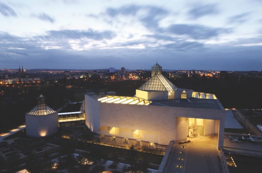 Luxembourg: Mudam Contemporary Art Museum Entry Ticket - The Building and Its Atmosphere