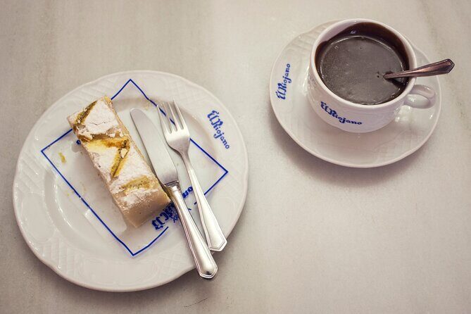 Madrid Historic Centre Food Tour with Authentic Tapas & Wines - Authentic Guides and Memorable Tastings