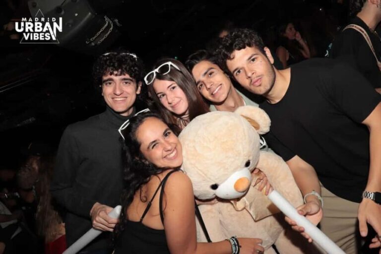 Madrid: Top Pub Crawl with Drinks and Free Nightclub Entry - Who Will Love This Tour?