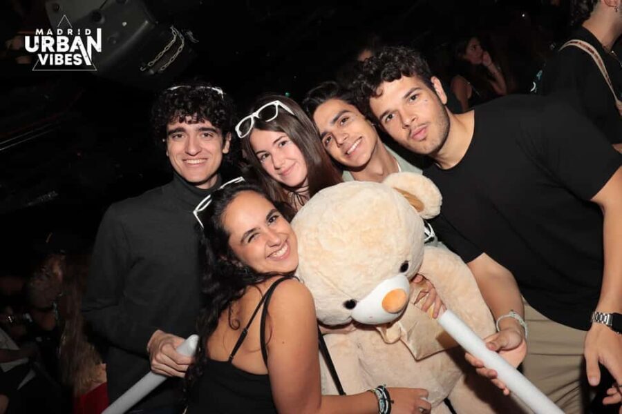 Madrid: Top Pub Crawl with Drinks and Free Nightclub Entry - Who Will Love This Tour?