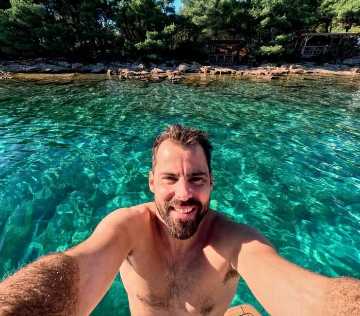 Makarska: 3-Island Speedboat Tour with Cave and Blue Lagoon - Cliff Jumping at Mala Stiniva Bay