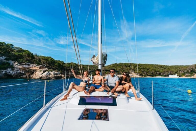 Mallorca: Midday or Sunset Sailing with Snacks and Open Bar - The Crew and Service