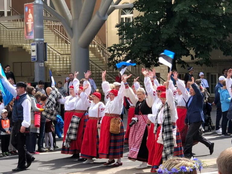 Medieval Tallinn 2-Hour Old Town Walking Tour - Practical Aspects & Value