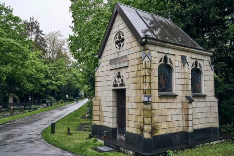 Melaten Friedhof: Guided tour with all senses - Who Will Love This Tour?