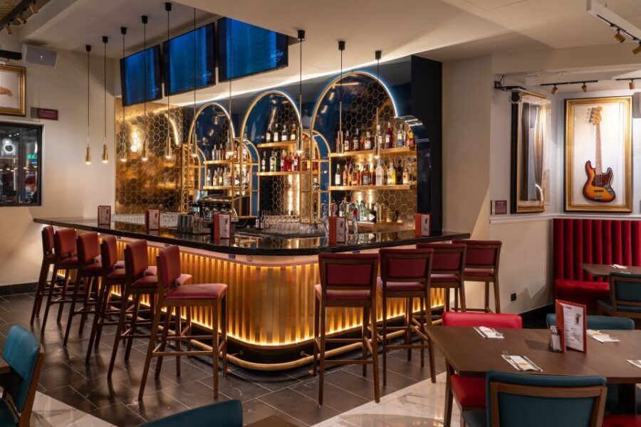 Milan: Hard Rock Cafe with Set Menu for Lunch or Dinner - The Meal Experience