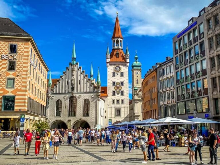 Munich Old Town - Guided Walking Tour in English - The Guides: Knowledge and Charisma Matter