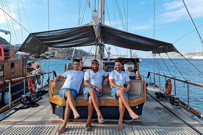 Mykonos Sail Cruise to Rhenia, Guided Tour of Delos, Lunch&Drinks - The Rhenia Stop: A Swim in Quiet Waters