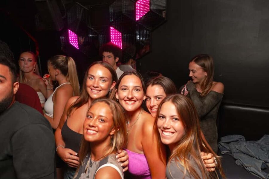 Nice: Orange Bar Crawl with 5 Free Shots & VIP Club Entry - Guides and Group Dynamics