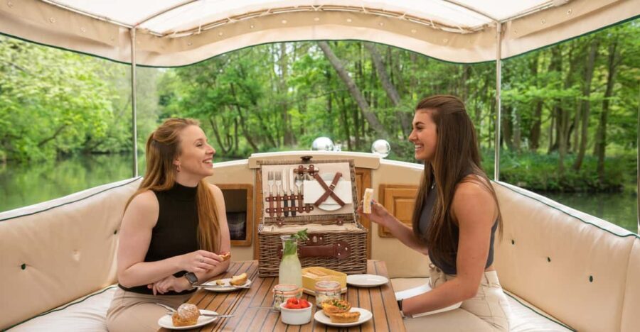 Oxford: Scenic Sightseeing Cruise with Gourmet Picnic - What You Can Expect on the Cruise
