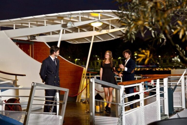 Paris: Bastille Day Dinner Cruise on the Seine River - Who Is This Experience Best Suited For?