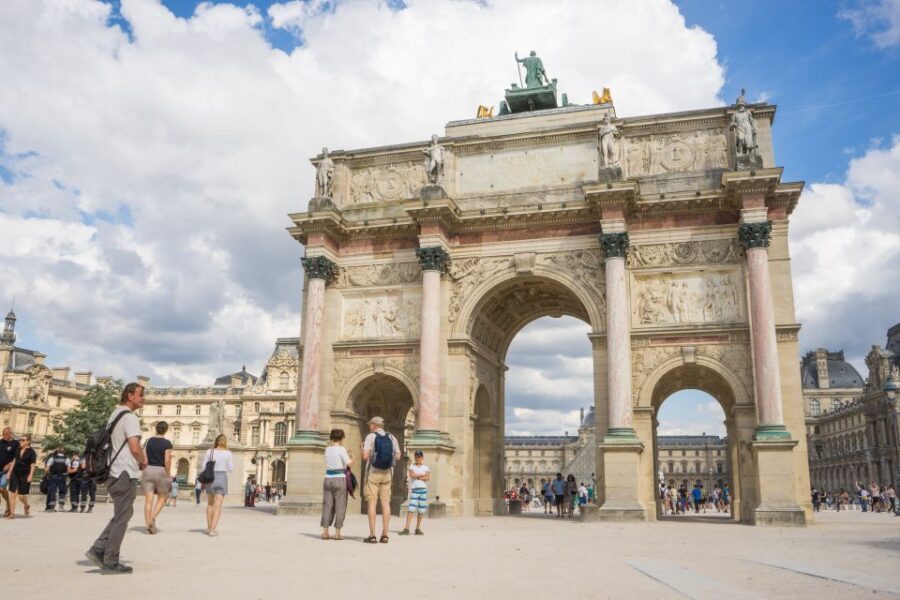 Paris: City Center Group Tour in German - Detailed Breakdown of the Itinerary