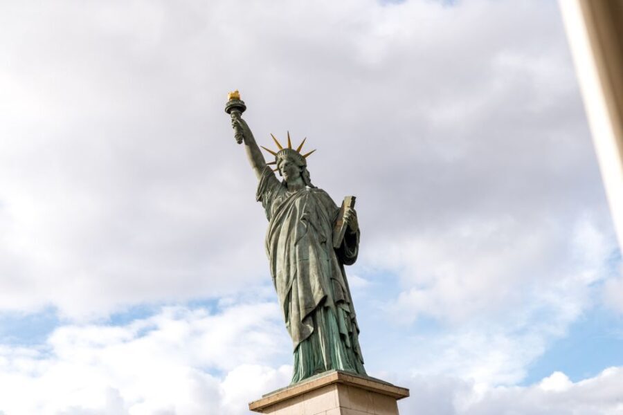 Paris: Early Evening Dinner Cruise on the River Seine - Authentic Insights from Reviewers