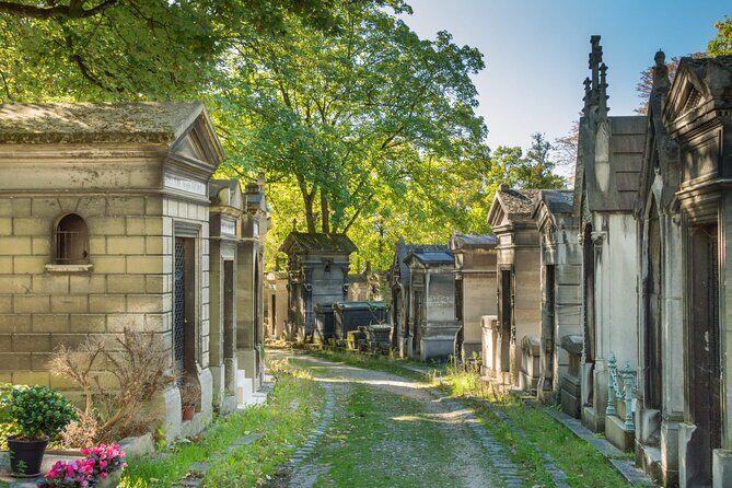 Paris: Haunted Père Lachaise Cemetery Guided Tour - Who Should Consider This Tour?
