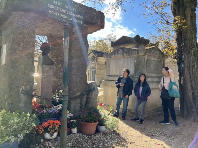 Paris: Haunted Père Lachaise Cemetery Guided Tour - The Guides: Knowledge and Charisma Matter