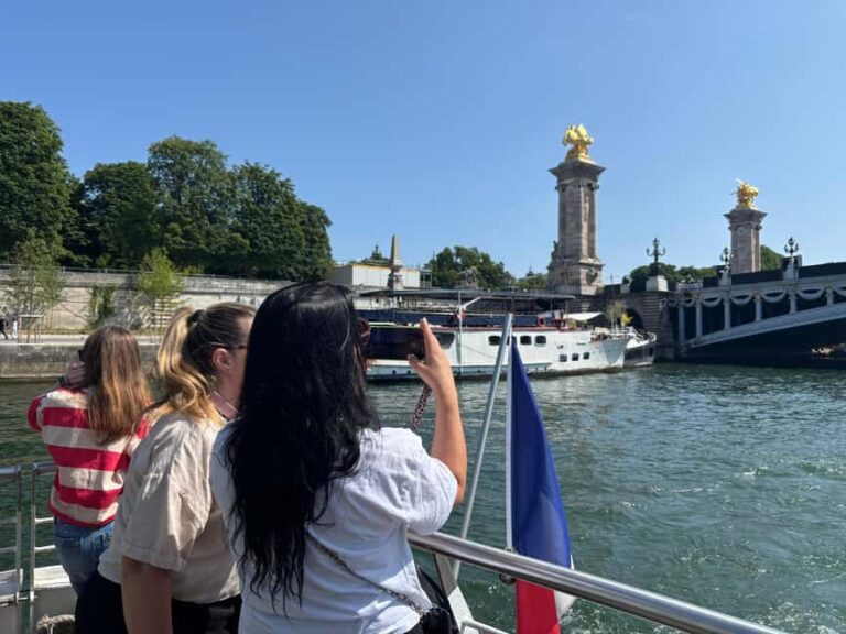 Paris: Hop-On Hop-Off Seine Cruise Pass with 9 Stops - In-Depth Look at the Itinerary and Stops