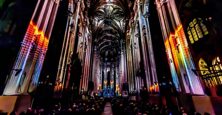 Paris: Nouveau spectacle Son et lumière - LUMINISCENCE - An In-Depth Review of the Experience