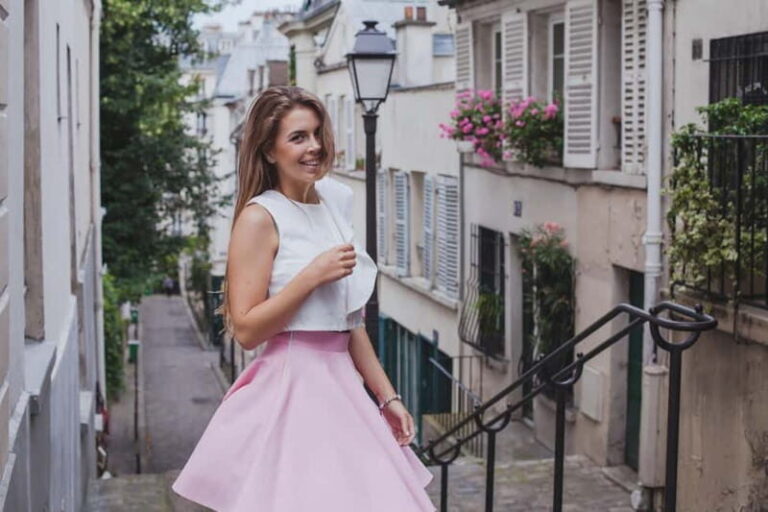 Paris: Private Montmartre Photoshoot with Parisian Charm - The Value of a Private Photoshoot in Montmartre