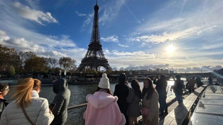 Paris: Seine River Cruise and 3-course Bistro Lunch - What the Cruise Offers