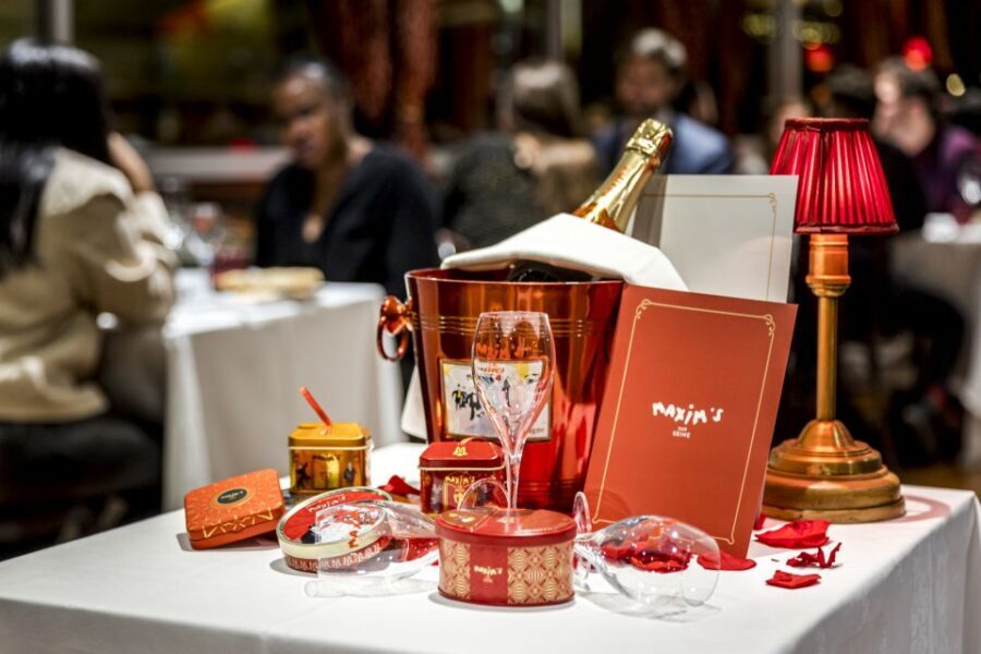 Paris: Seine River Cruise with 3-Course Dinner & Live Music - The Itinerary: A Scenic Showcase