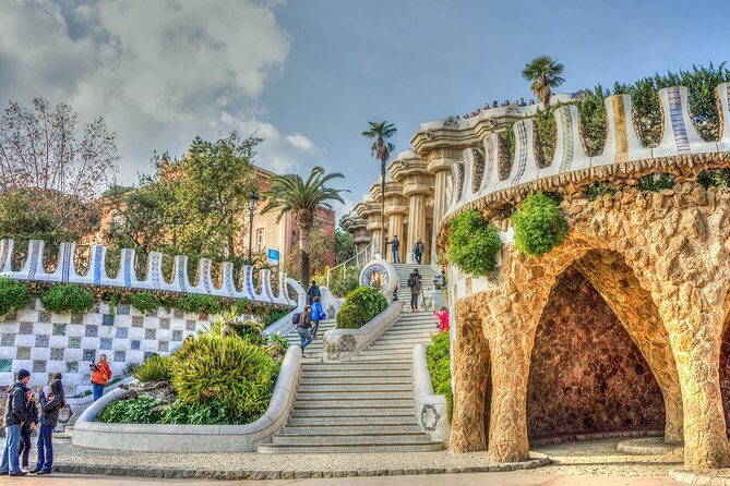 Park Guell and Sagrada Familia Private Tour with Hotel pick-up - Who Should Book This Tour?