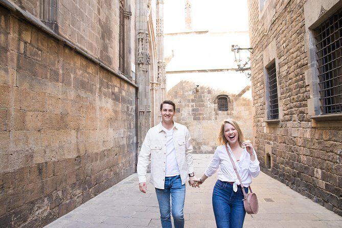 Photoshoot tour in Barcelona Secret Corners - What’s Included and What’s Not