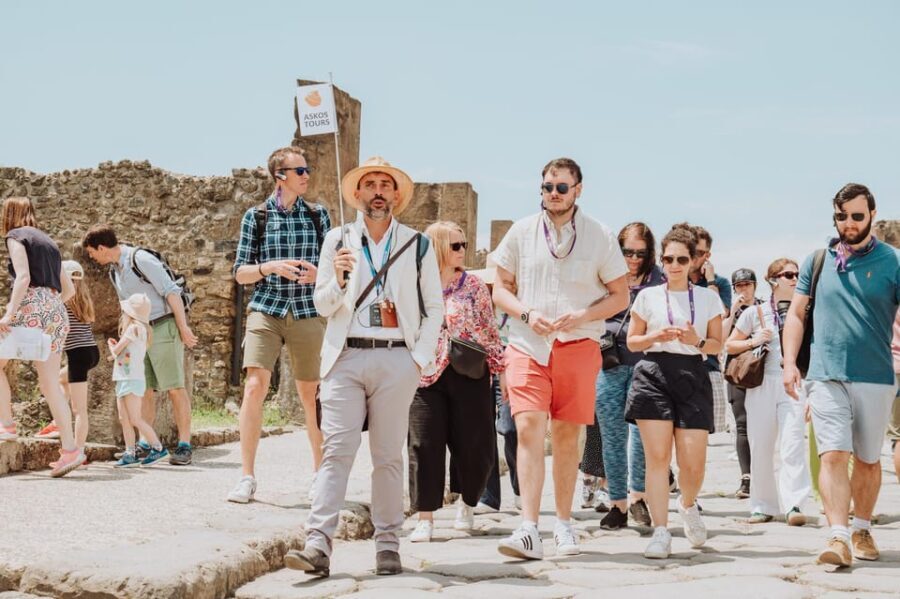 Pompeii: Entry Ticket and Guided Tour with an Archaeologist - Key Points