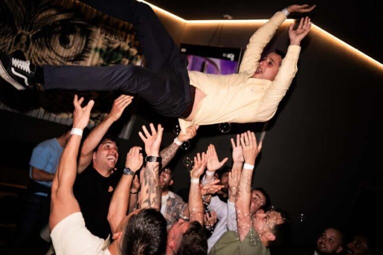 Porto: 4 Bar Pub Crawl, 7 Drinks, & Skip-the-Line Club Entry - The 2-Hour Guided Tour Through Largo de Alberto Pimentel