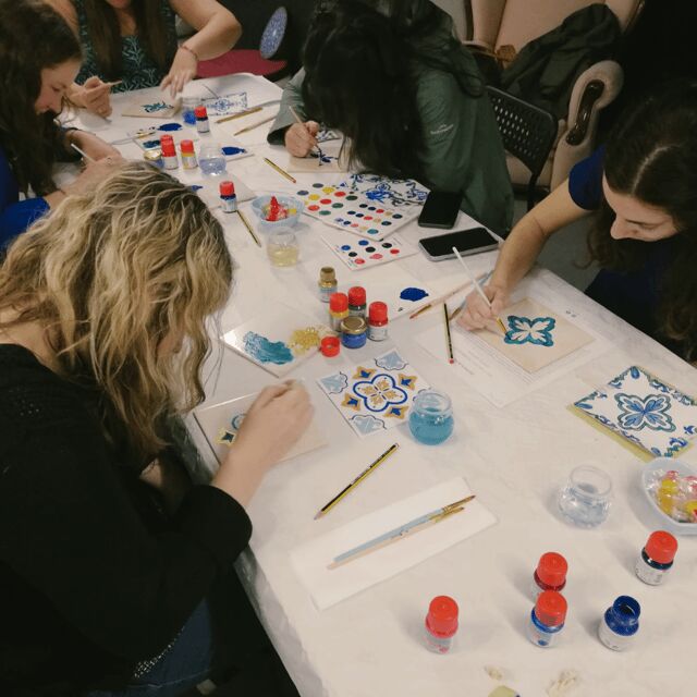 Porto: Tile Painting Workshop with Porto Wine - Sé do Porto - An In-Depth Look at the Experience