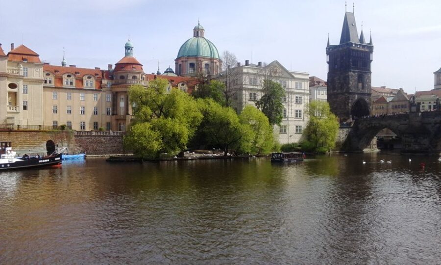 Prague: 2-Hour Lunch Cruise on the Vltava River - Who Will Love This Tour?