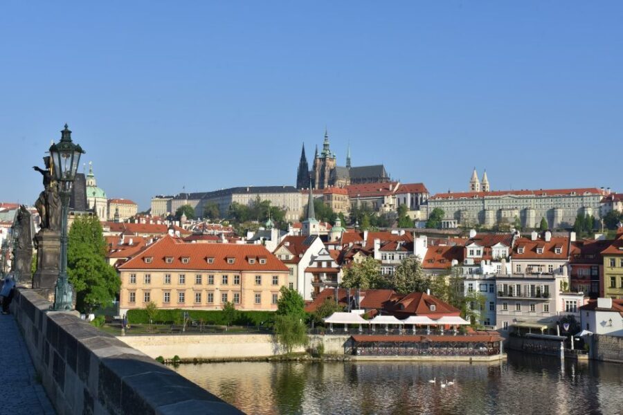 Prague Castle: Admission Ticket With Transfer And Audioguide - Inside the Castle: Highlights and Insights