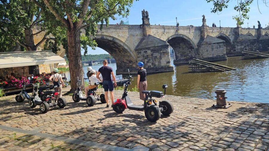 Prague: Castle Viewpoints & Charles Bridge Trike Tour - Who Should Consider This Tour?