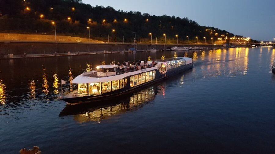 Prague: City Tour and Dinner Cruise with Hotel Pickup - What Could Be Improved?