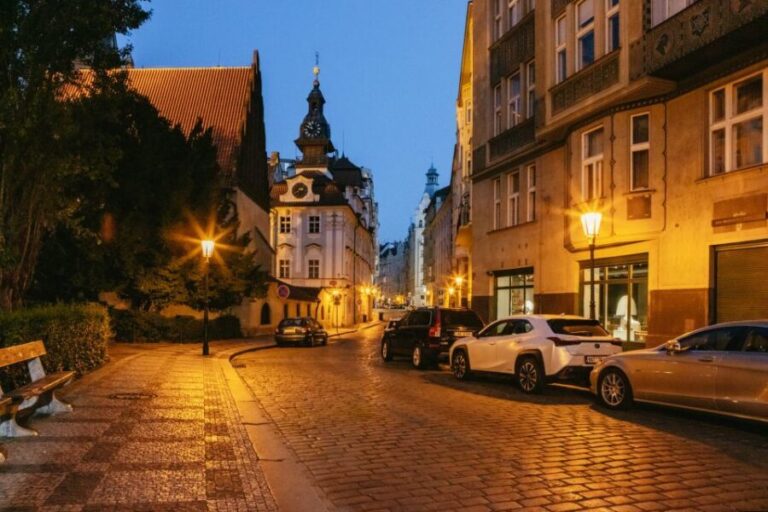 Prague: Ghosts and Legends Nighttime Guided Walking Tour - The Guide and Atmosphere