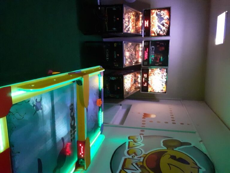 Prague: Glow Golf Mini Golf Game by UV Light - Authentic Review Snippets