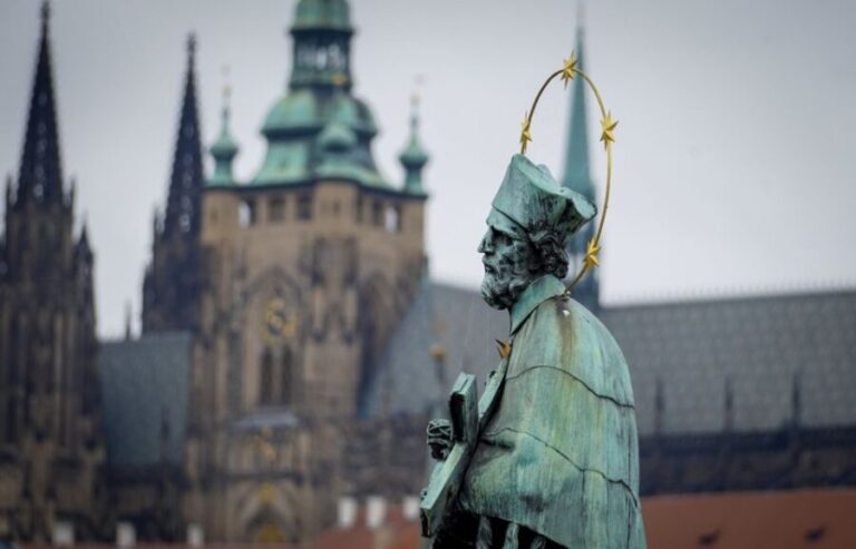 Prague: Old Town Highlights & Hidden Gems Guided Tour - Who Will Love This Tour?