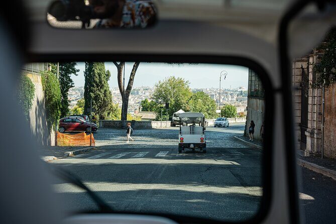 Private Electric Tuktuk Tour of Rome with Prosecco and Pickup - What Makes This Tour Stand Out?