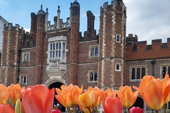 Private tour with an accredited expert guide Hampton Court Palace - The Practicalities