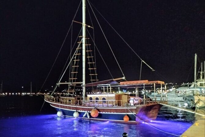 "QueenBee" Full-Day Boat Trip with Lunch - Key Points