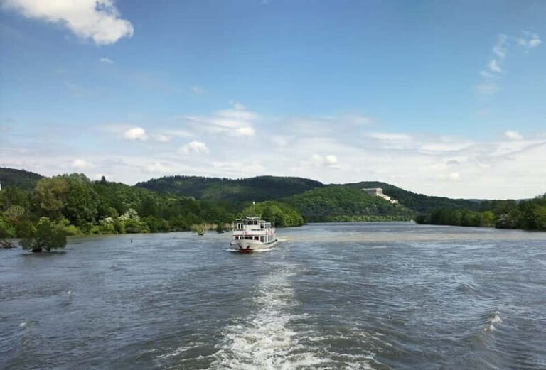 Regensburg: Klinger's Sightseeing Boat Tour to Walhalla - Reaching Walhalla: The Climb and Its Rewards