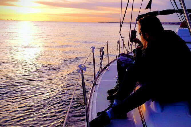 Relaxing Sailboat Cruise along the Tagus - Who Will Love This Tour?
