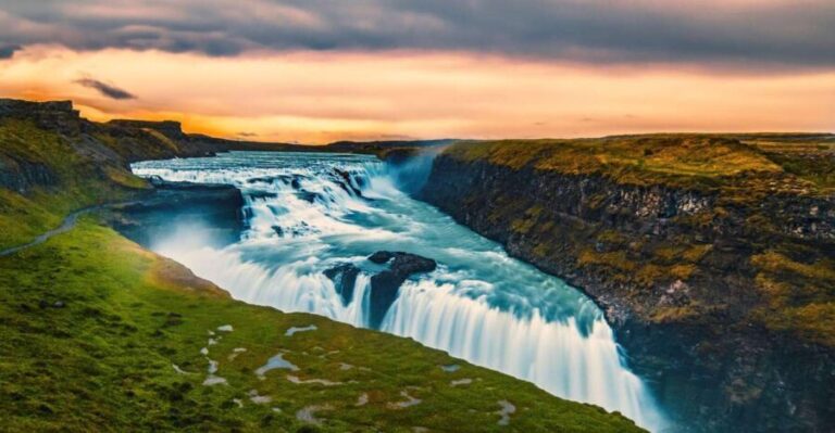 Reykjavik: Golden Circle, Tomato Farm and Kerið Crater Tour - The Transportation and Overall Experience