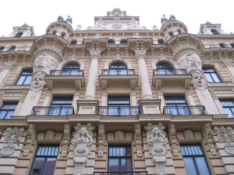 Riga: 2-Hour History of Art Nouveau Walking Tour - The Experience of the Guide