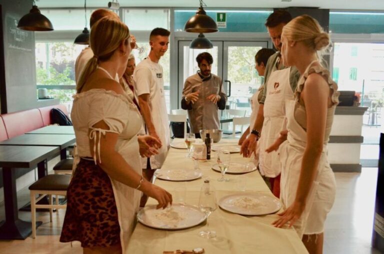 Rome: Hands-On Pizza Making Class near the Vatican with Wine - Why This Experience Works