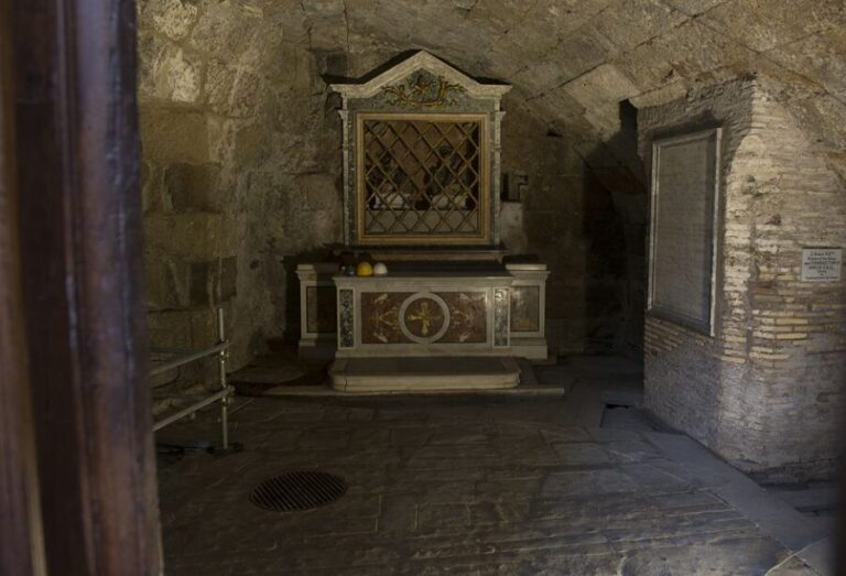 Rome: Mamertime Prison Entrance Ticket with Audio guide - The Entrance and How to Find It