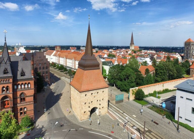 Rostock: Guided tour of the historic city center - The Guide and the Experience