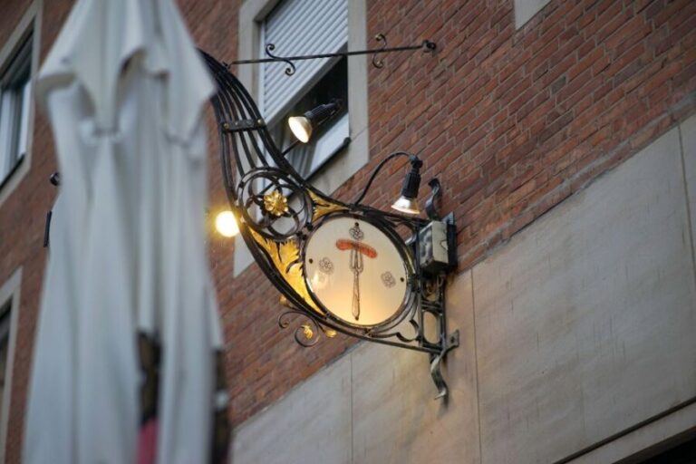 "Rotes Bier" and "Blaue Zipfel". A historical-culinary walk - What to Expect and Practical Details