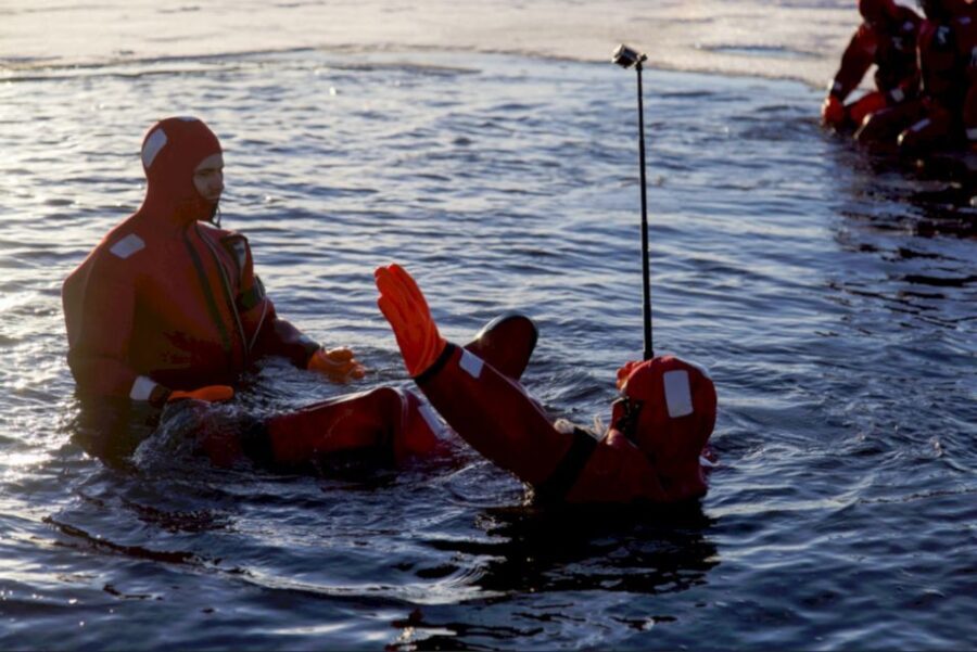 Rovaniemi: Arctic Ice Floating and Northern Lights Tour - What Sets This Tour Apart