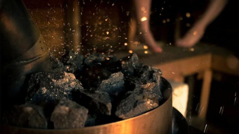 Rovaniemi: Northern Lights Trip with Arctic Sauna & Jacuzzi - Value and Practicality